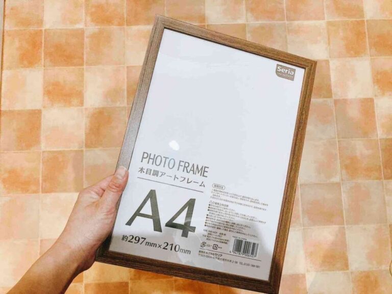 セリアA4木目調の額縁に子どもの描いた絵を飾ってみた。アート作品の爆誕！ | hachiko85ライフ