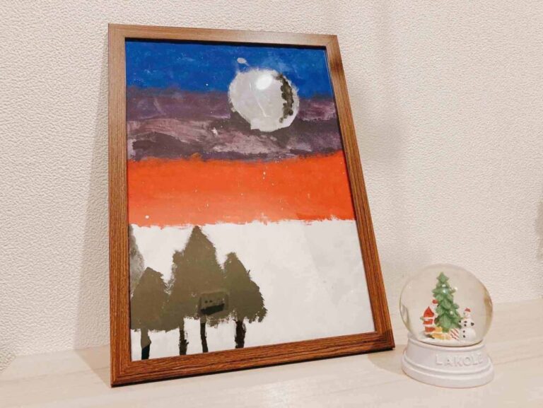 セリアA4木目調の額縁に子どもの描いた絵を飾ってみた。アート作品の爆誕！ | hachiko85ライフ